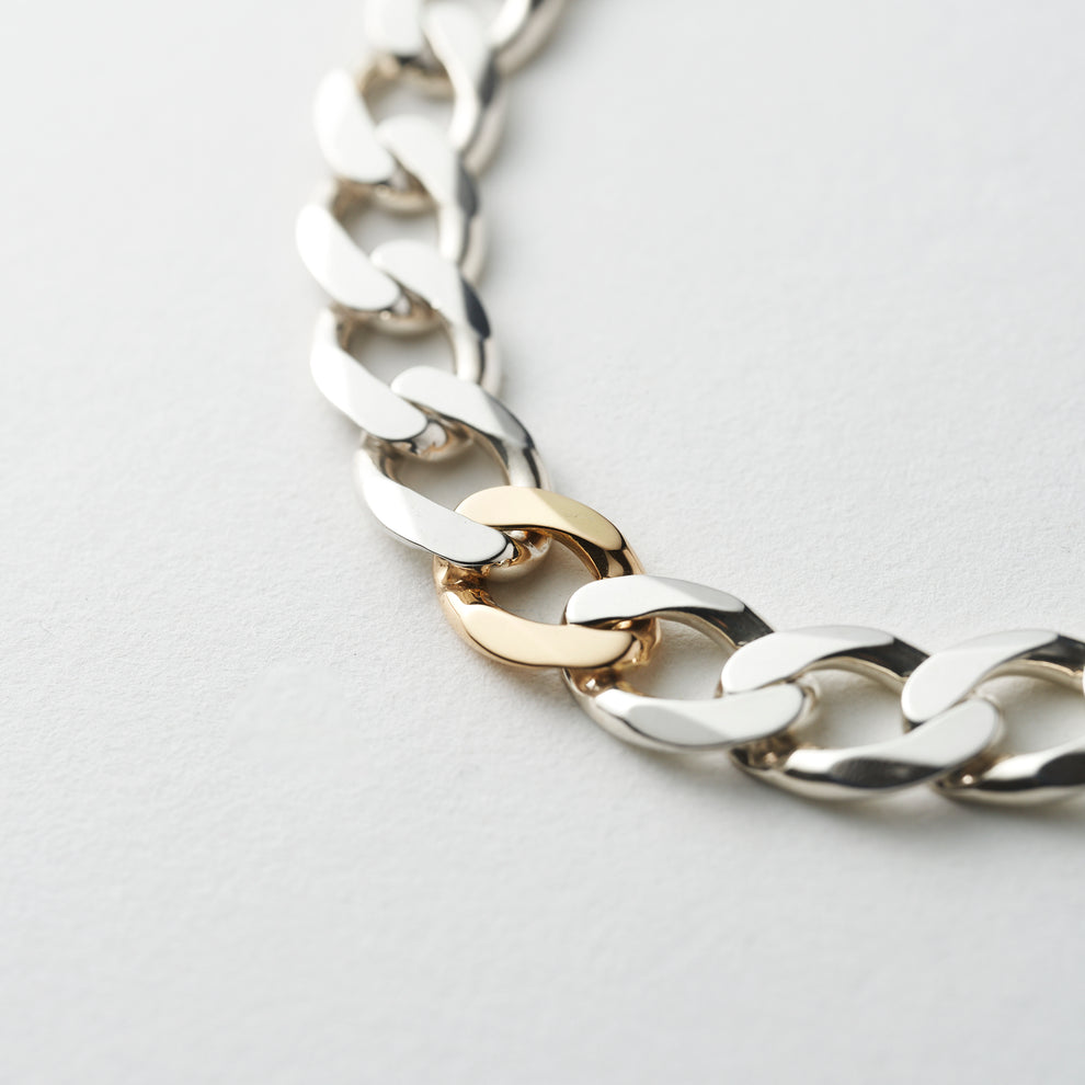 LARGE LIGHT CURB CHAIN BRACELET(1 GOLD LINK) – Garden of eden jewelry